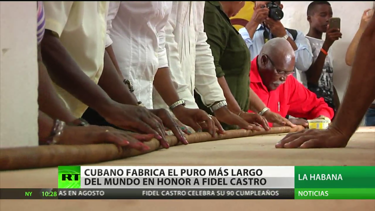Un cubano fabrica el puro más largo del mundo en honor a Fidel Castro - RT