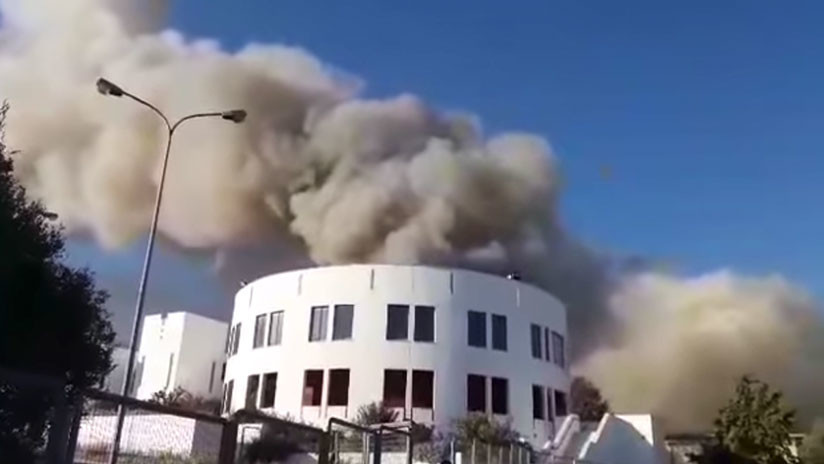 Una ciudad de Creta queda envuelta en humo tras declararse un incendio ...