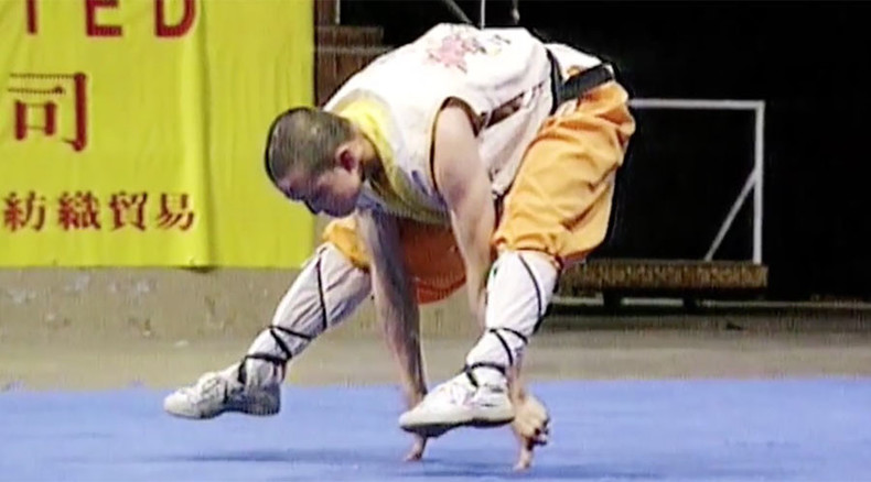 Thumbs up! Watch Shaolin monk perform incredible one-finger stand ...