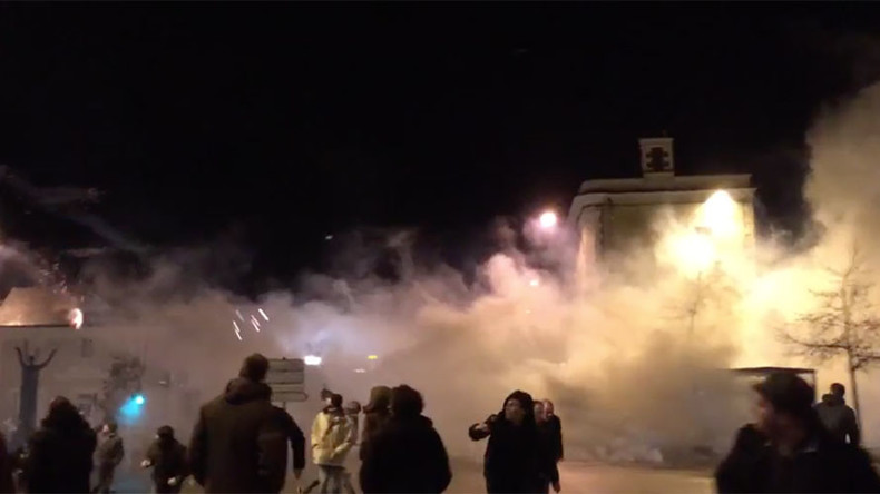 Riot police fire tear gas at farmers’ demonstration in France — RT ...