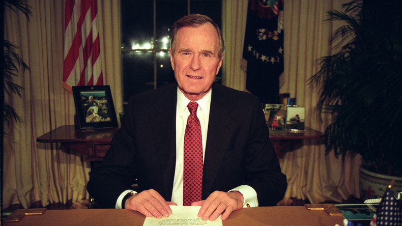 George Bush Snr ‘voting for Hillary’, claims JFK's niece — RT USA News