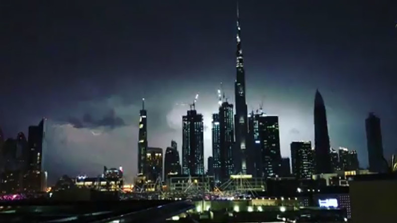 World’s tallest building struck by lightning during major storm (VIDEOS ...
