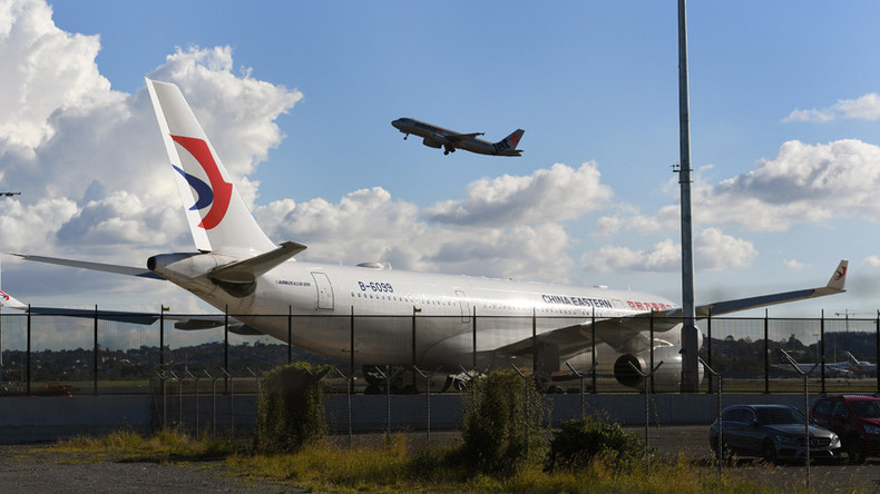 Chinese passenger plane diverts due to huge hole in engine (PHOTOS ...