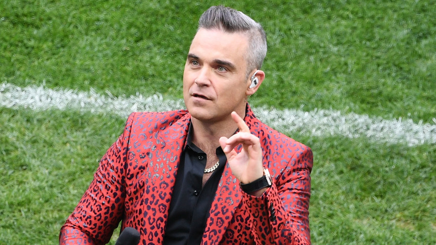 Robbie Williams reveals reason behind World Cup middle finger gesture - RT