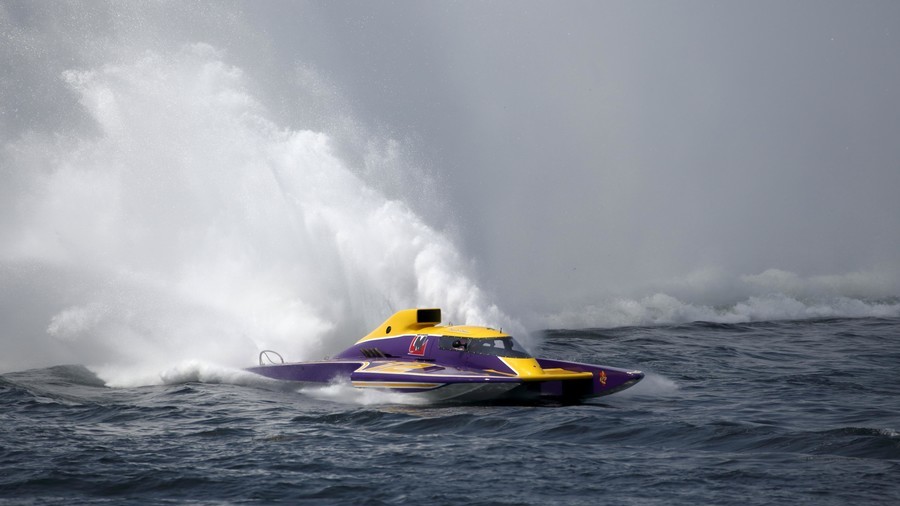 High-speed hydroplane boat flips 360 degrees in spectacular crash ...
