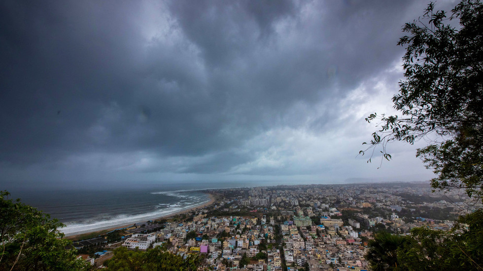 WATCH India’s most powerful CYCLONE in two decades batter its coast ...