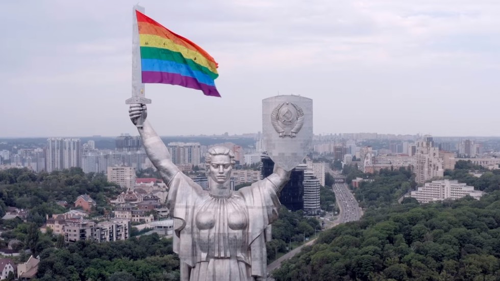 LGBT group hammered online for flying RAINBOW BANNER over Kiev’s iconic ...