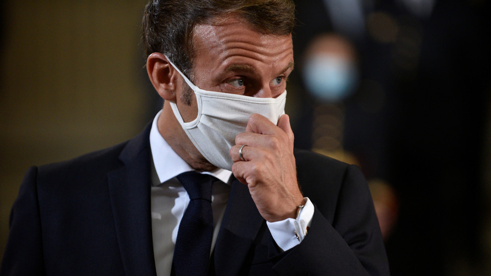 Macron removes mask to COUGH during address to college students (VIDEO ...