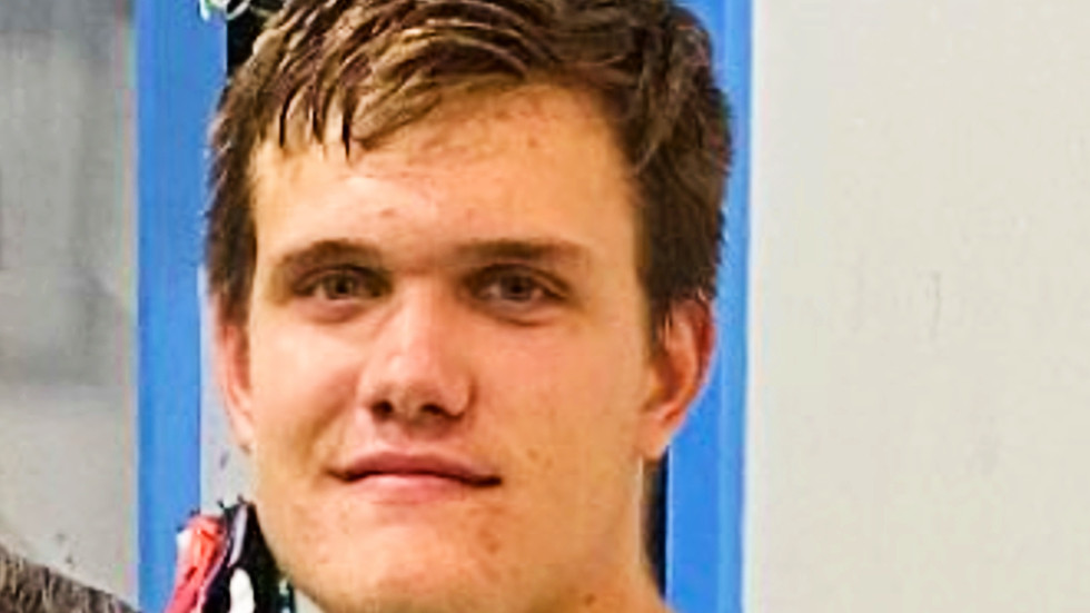 ‘He battled until the very end’: Shock after quarterback, 18, dies — RT ...