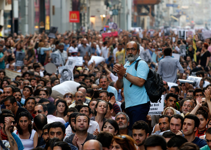 Kurdish protester's killing fuels anti-government march in Istanbul ...