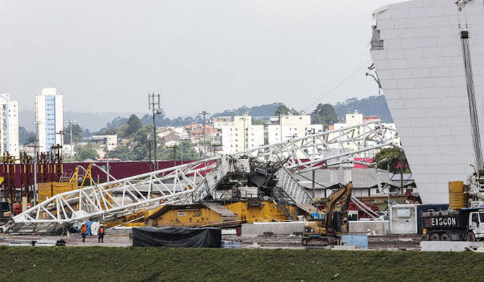 FIFA 'extremely shocked' as crane collapses at Brazilian World Cup 2014 ...