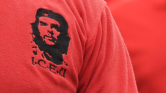 WikiLeaks fashion: Assange’s fashionista line to hit India’s malls — RT ...