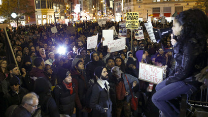 2 journalists attacked in Ferguson riots, police refuse to help — RT ...