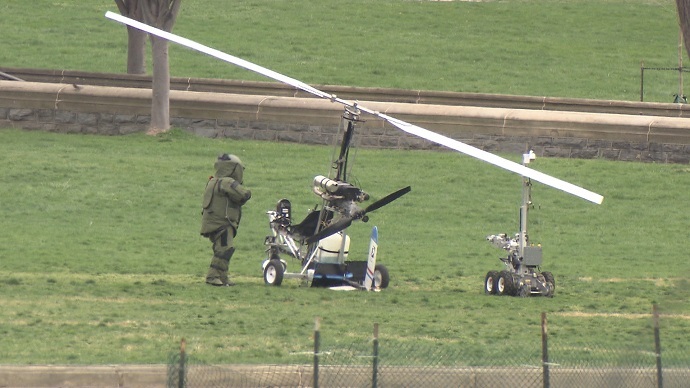 Small copter lands on Capitol lawn, area on lockdown — RT USA News