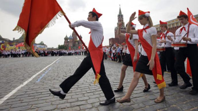 Soviet flashback: 5,000 children join Communist youth movement (VIDEO ...