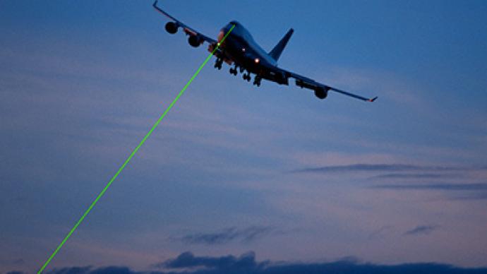 High-tech hooliganism: blinding lasers a growing threat to pilots — RT ...