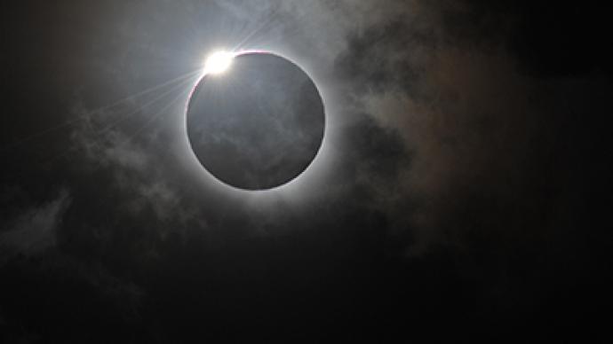 Total eclipse over northern Australia brings life to standstill (VIDEO ...