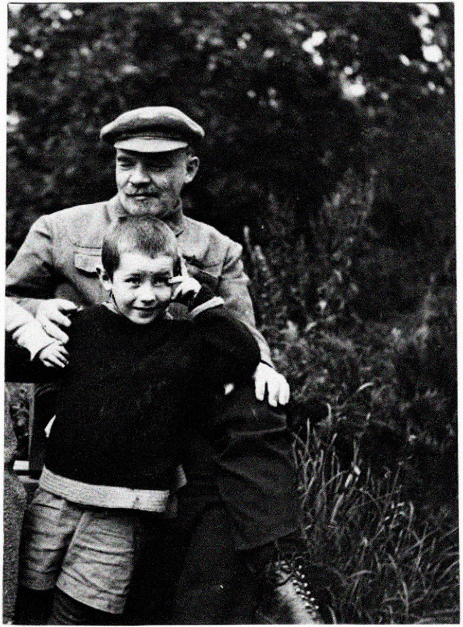 Im Familienkreis und unter den Freunden: 10 seltene Bilder von Wladimir ...