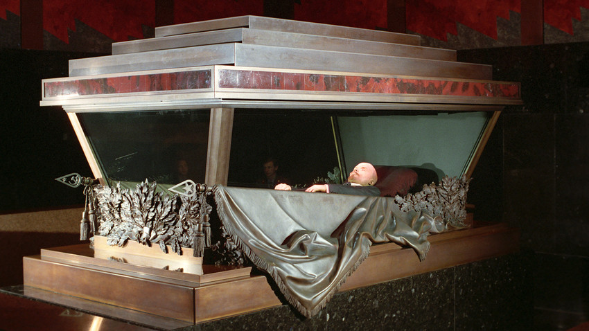 After death do us part: How Russian embalmers preserve Lenin and his ...