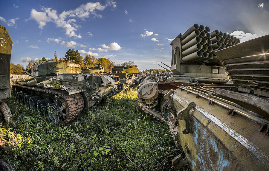 Así de impresionantes son los cementerios para tanques - Russia Beyond ES