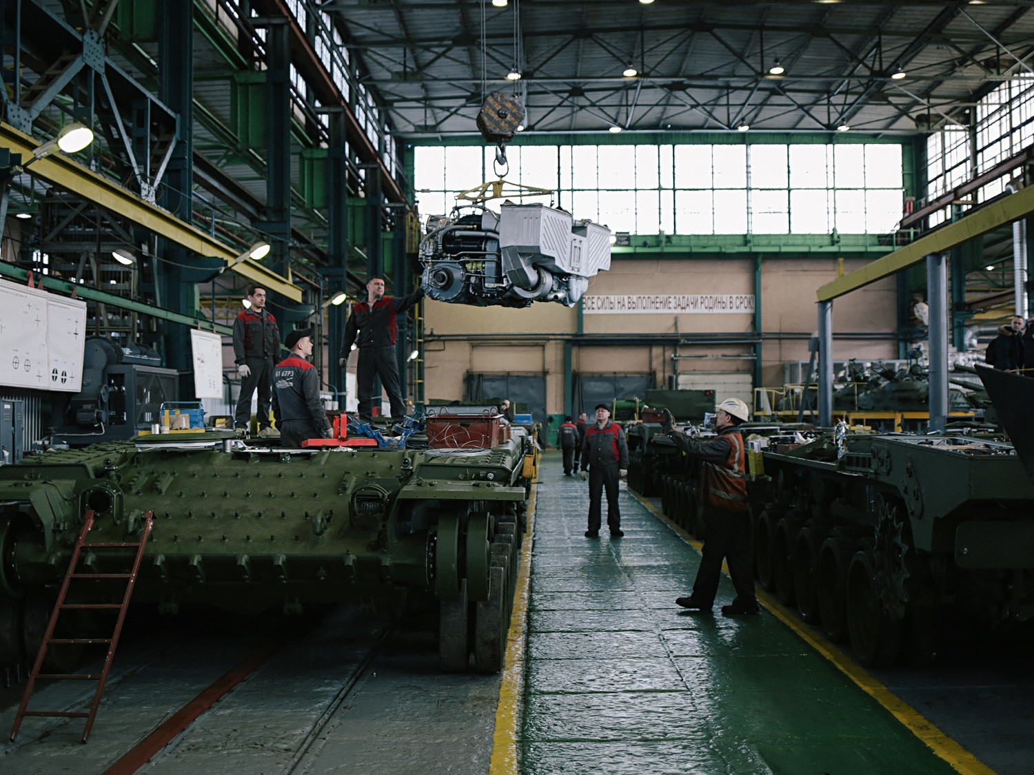How Russia’s T-80 tanks are assembled for the icy Arctic - Russia Beyond