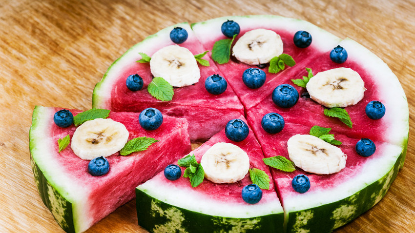 Pizza di anguria e riccio al cioccolato: i dessert russi che faranno ...