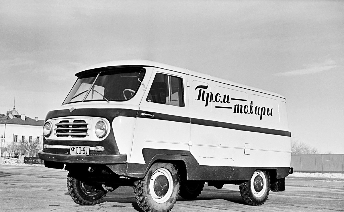 UAZ 'Bukhanka': Mobil Van Klasik Soviet Bercita Rasa VW Kombi - Russia ...
