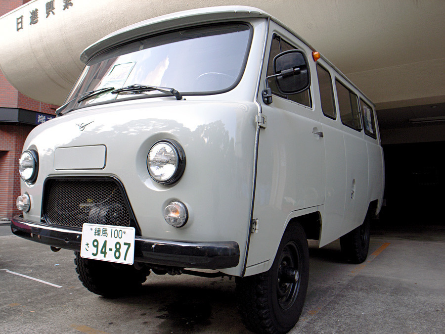 UAZ 'Bukhanka': Mobil Van Klasik Soviet Bercita Rasa VW Kombi - Russia ...