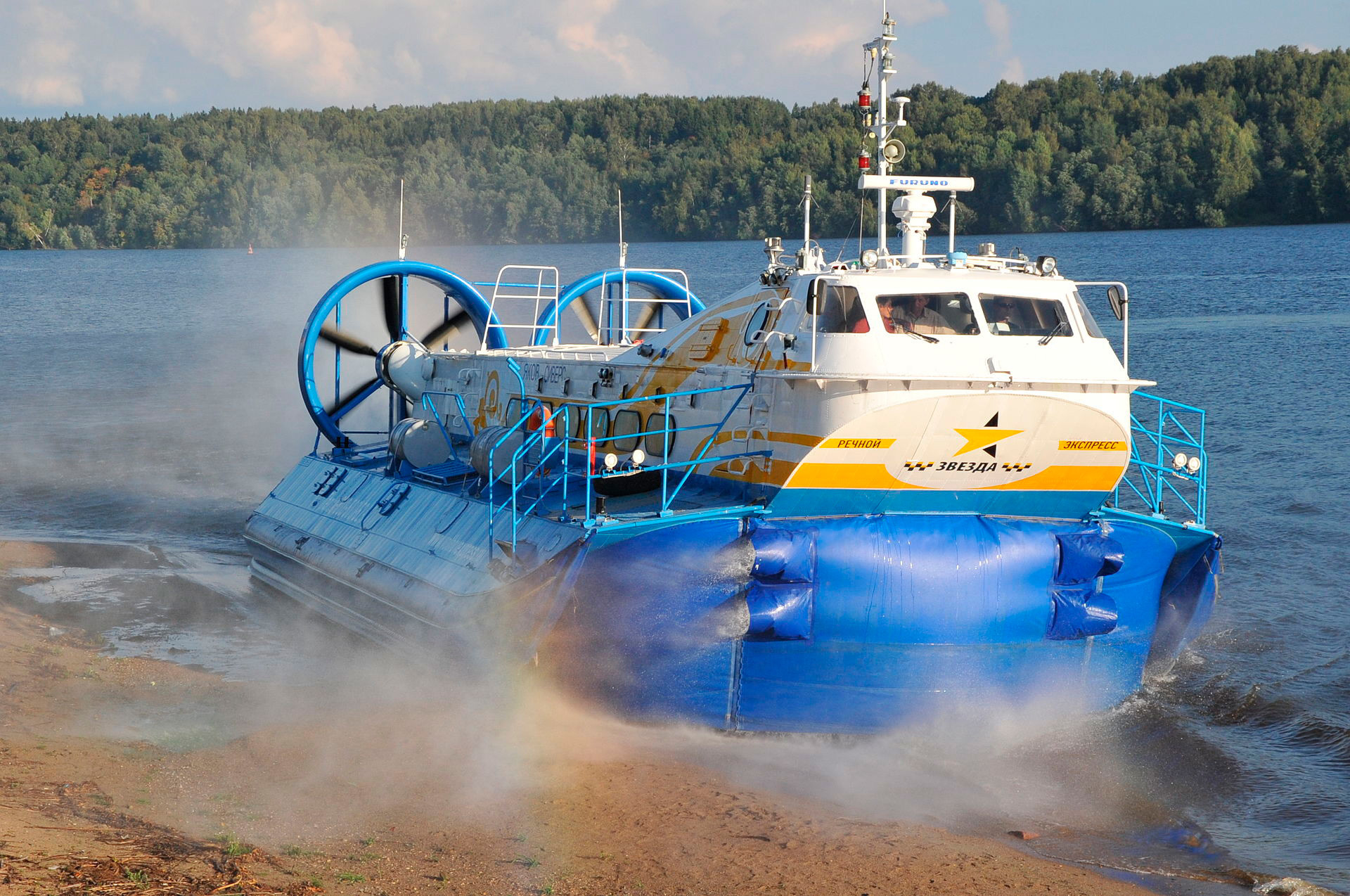 7 best Russian hovercraft for war and peace - Russia Beyond