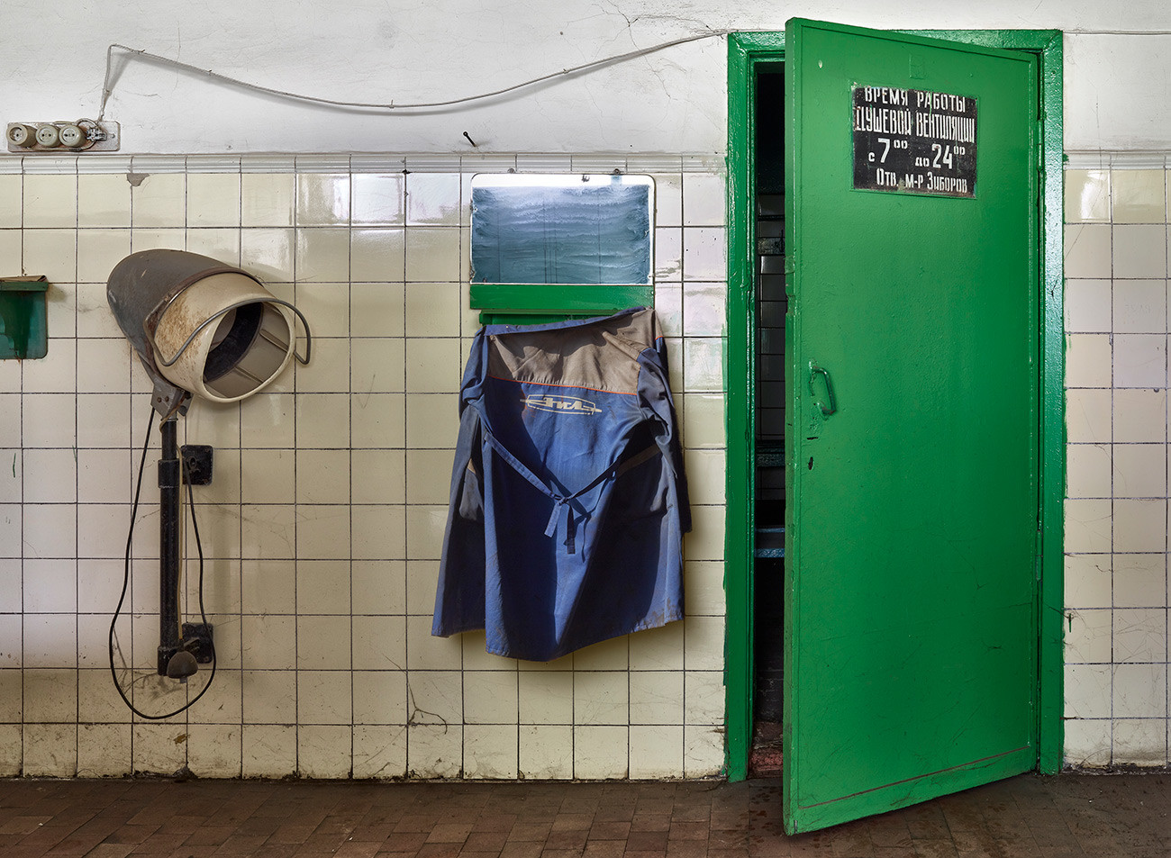 Abandoned Soviet car workshops in pictures - Russia Beyond