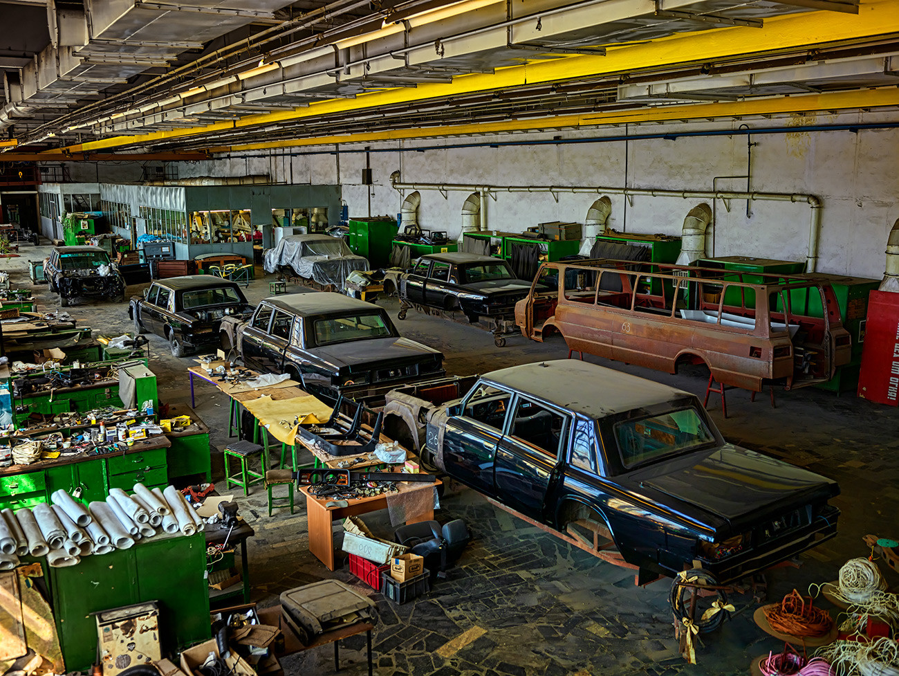 Abandoned Soviet car workshops in pictures - Russia Beyond