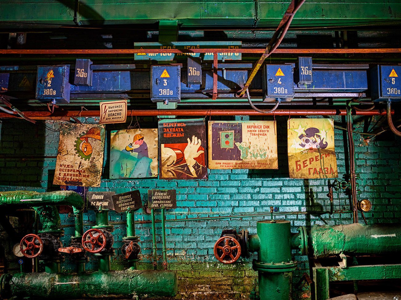 Abandoned Soviet car workshops in pictures - Russia Beyond