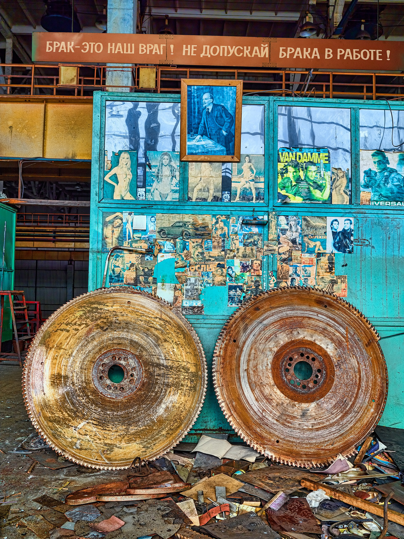 Abandoned Soviet car workshops in pictures - Russia Beyond