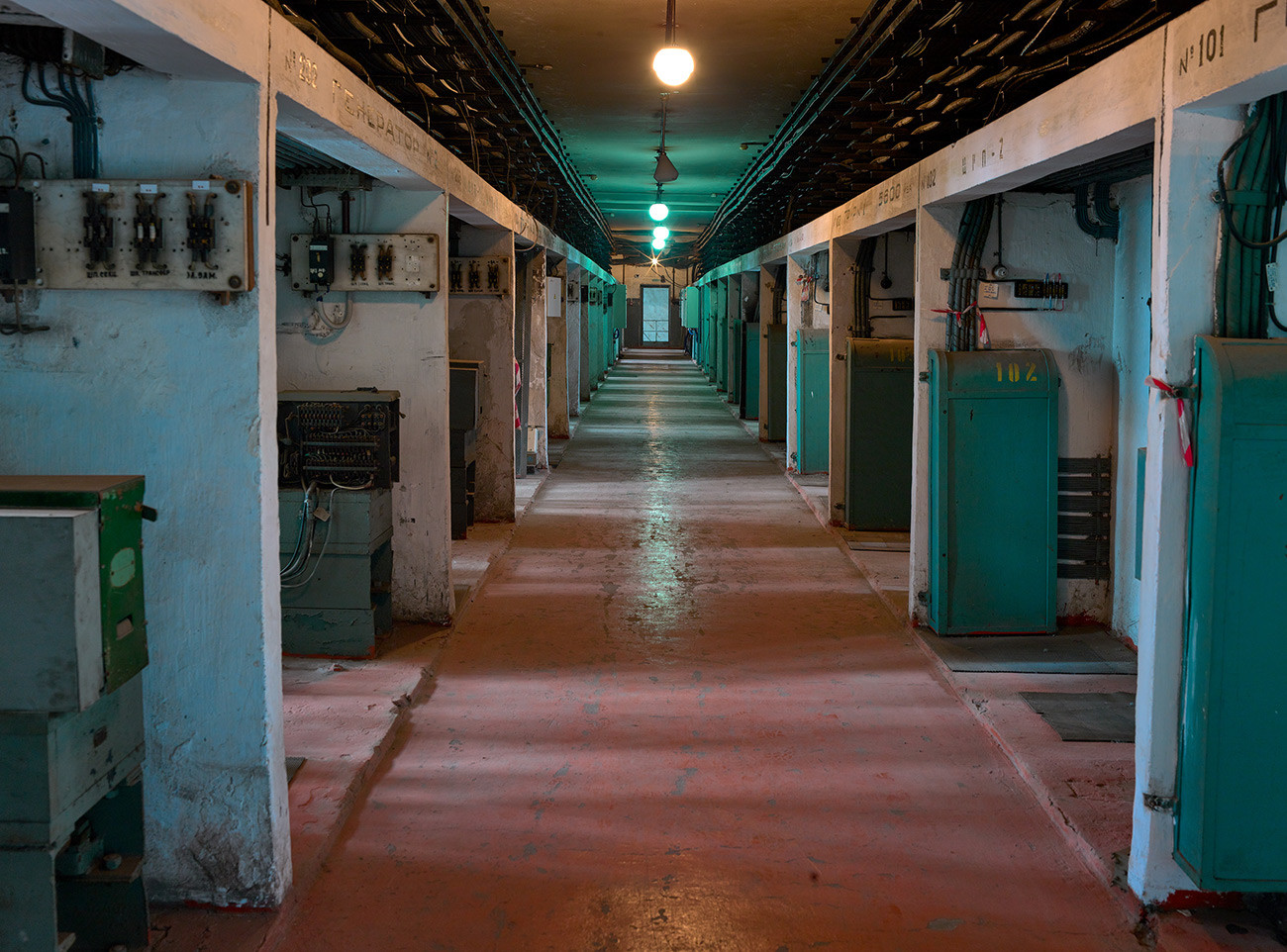Abandoned Soviet car workshops in pictures - Russia Beyond