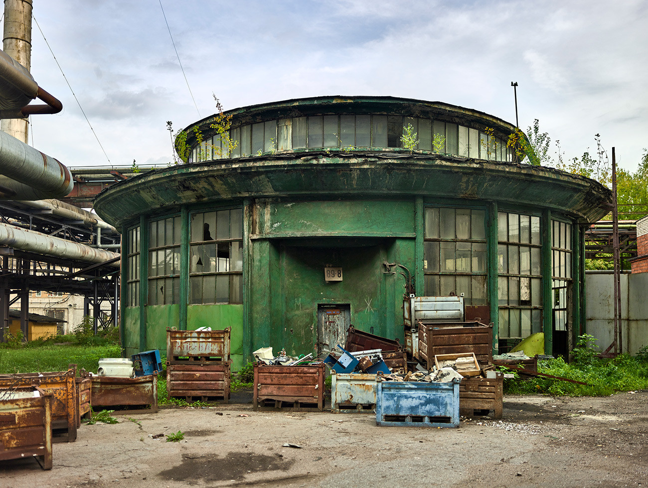 Abandoned Soviet car workshops in pictures - Russia Beyond