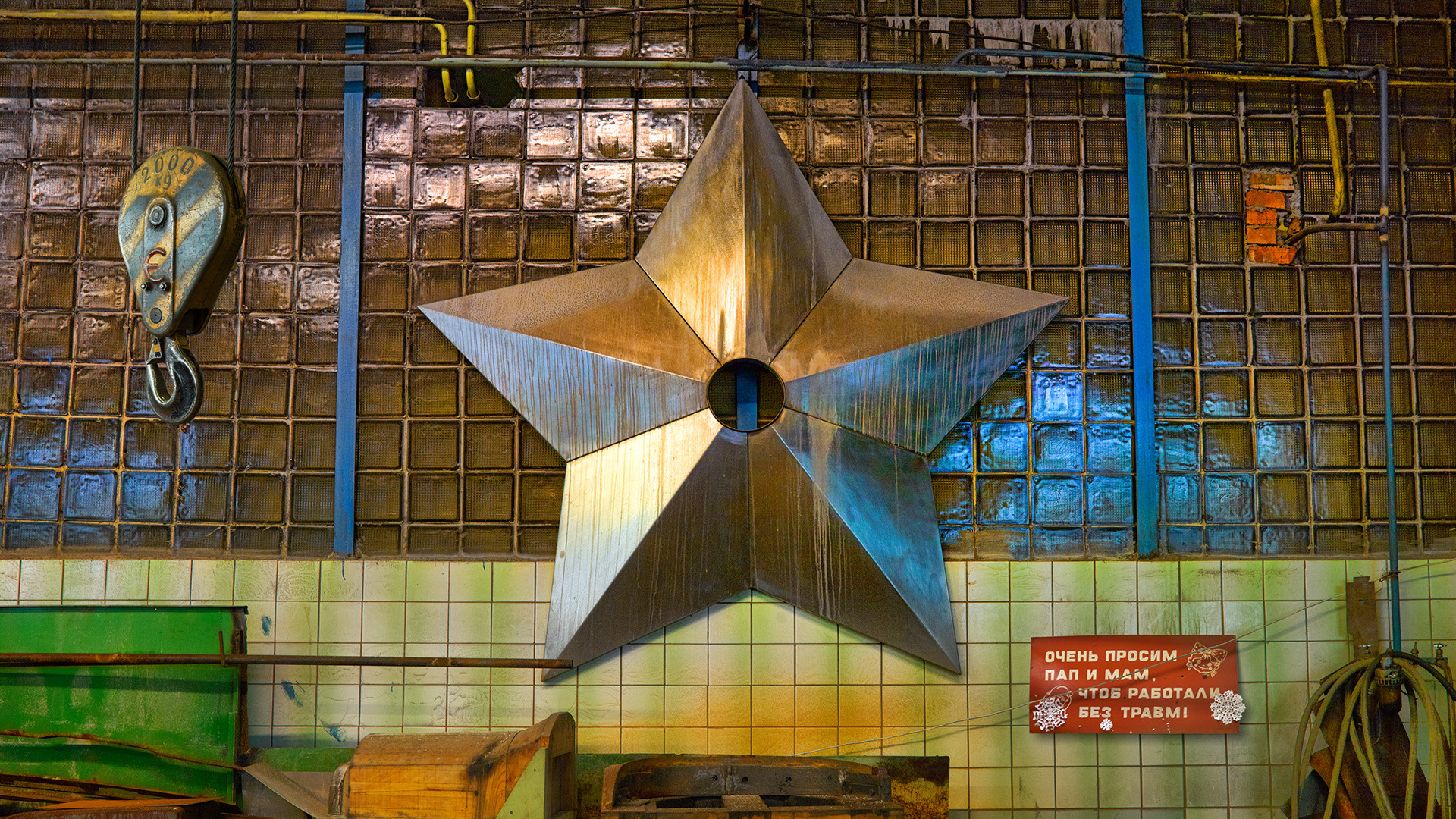 Abandoned Soviet car workshops in pictures - Russia Beyond