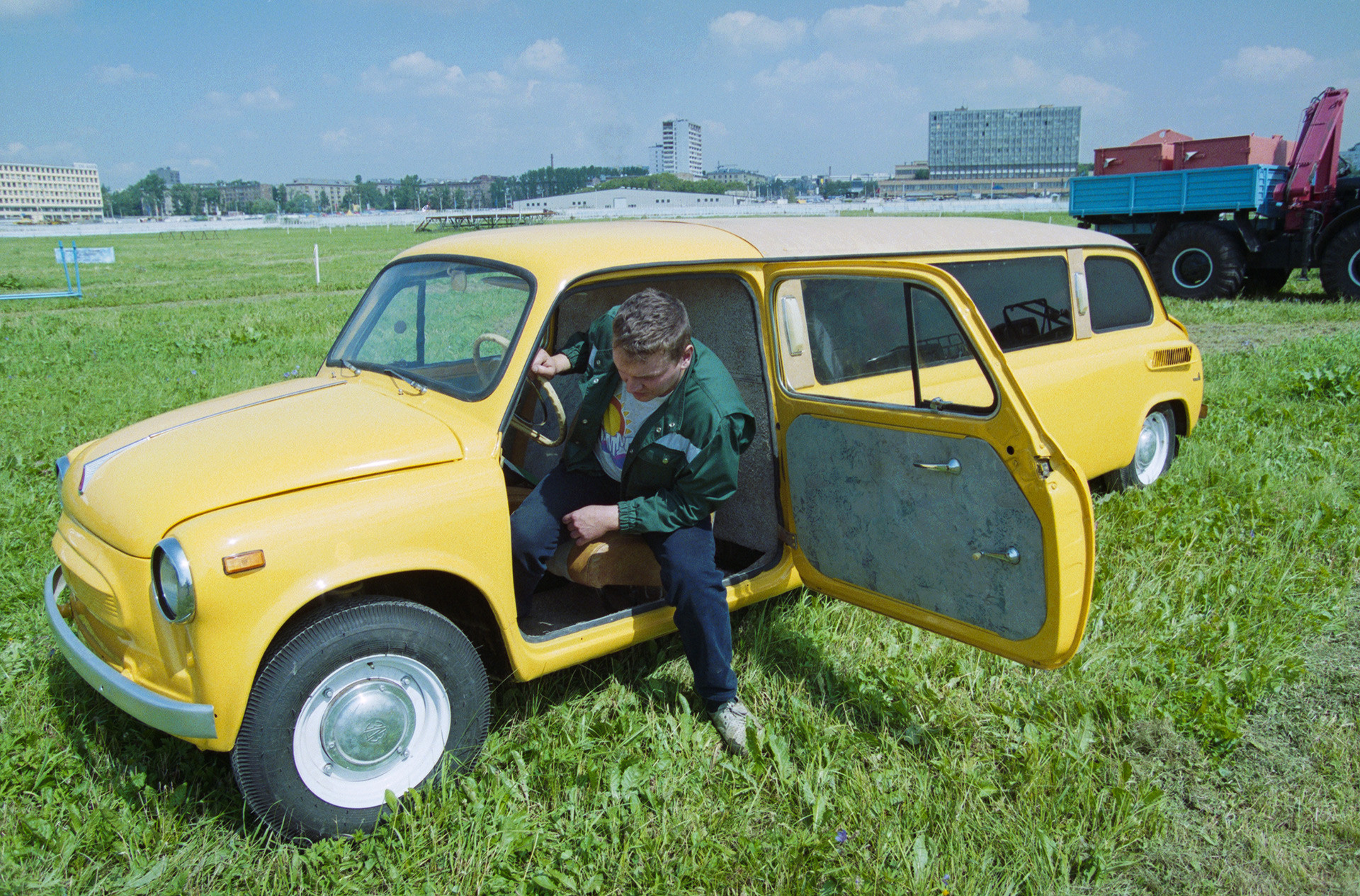 Why was the USSR’s ‘clumsiest’ car so popular? - Russia Beyond