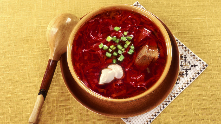 How to make real Russian borscht (VIDEO) - Russia Beyond