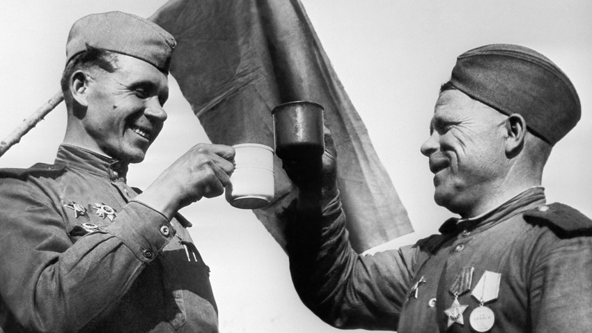 How did the Russian army fight alcoholism? - Russia Beyond
