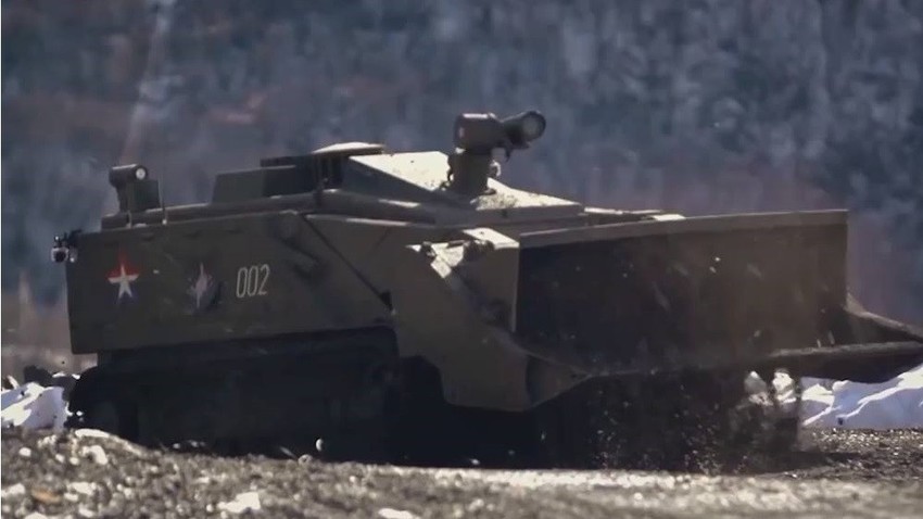 VIDEO: Robotski odstranjevalec min Uran-6 - Russia Beyond Slovenija