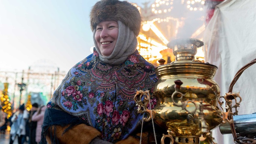 10 photos showing Maslenitsa celebrations in Moscow - Russia Beyond