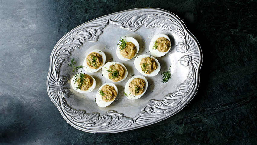 Soviet-Jewish appetizer: How to cook devilled eggs with forshmak ...