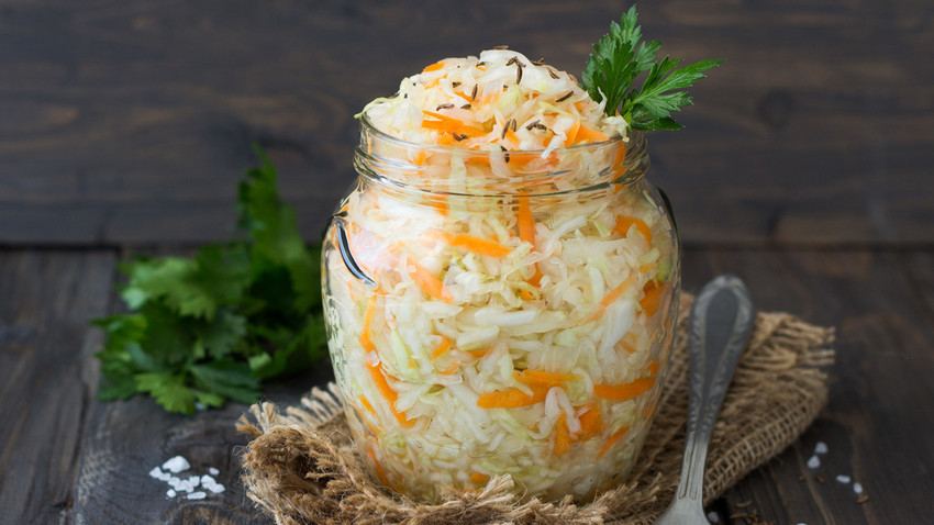 How to make pickled cabbage like a Russian babushka (VIDEO) - Russia Beyond