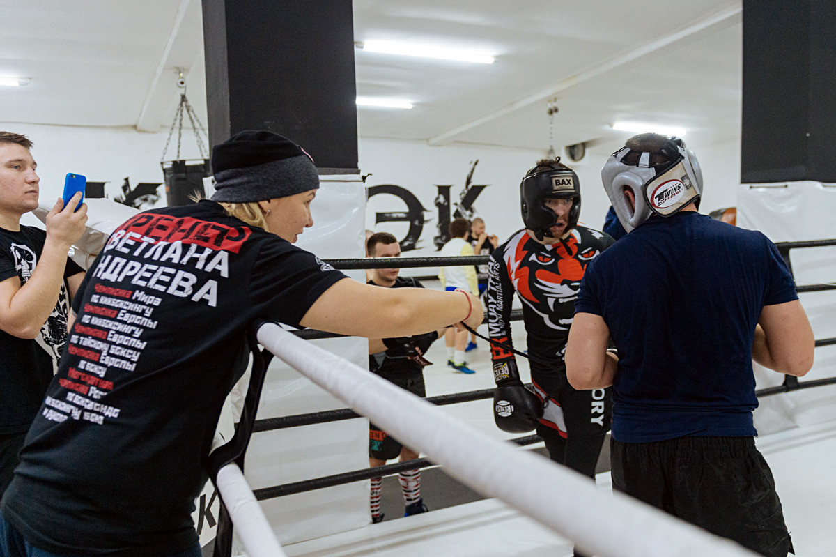 Qu’est-ce qu’être à la fois femme et coach de boxe en Russie? - Russia ...