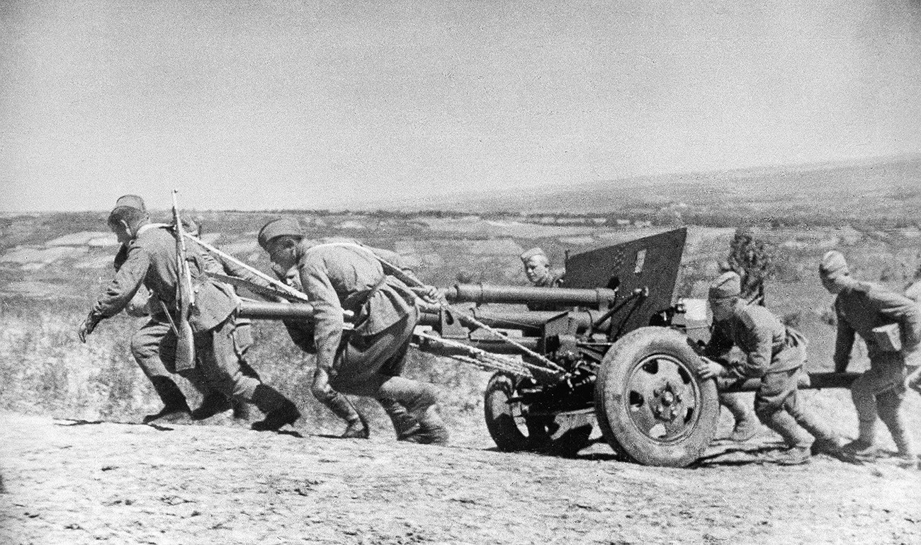 How criminals became Soviet heroes during WWII - Russia Beyond