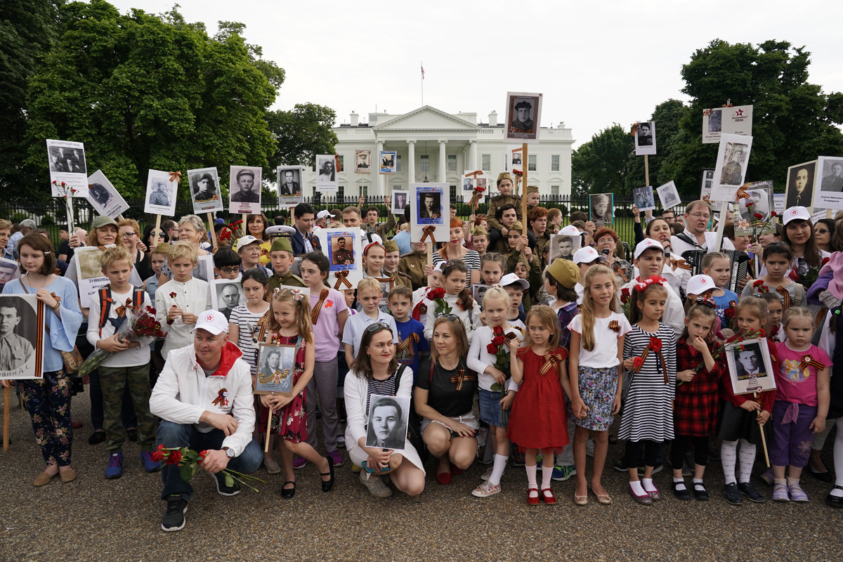 Il Reggimento immortale marcia in 110 Paesi: le sfilate per onorare i ...