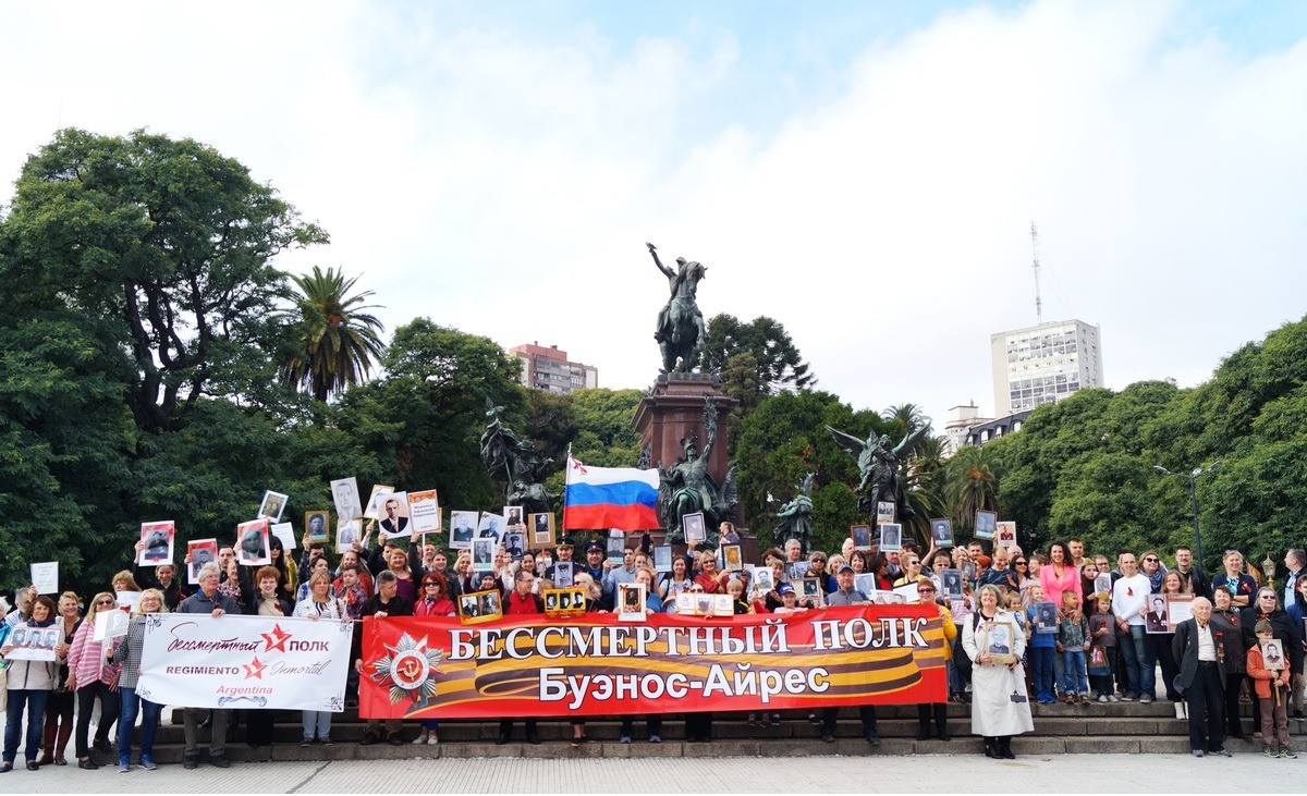 Il Reggimento immortale marcia in 110 Paesi: le sfilate per onorare i ...