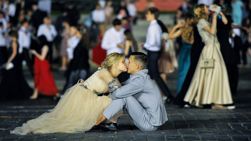 How Russian students celebrated graduation in 2019 (PHOTOS) - Russia Beyond