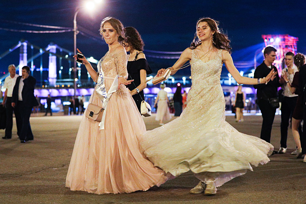 How Russian students celebrated graduation in 2019 (PHOTOS) - Russia Beyond