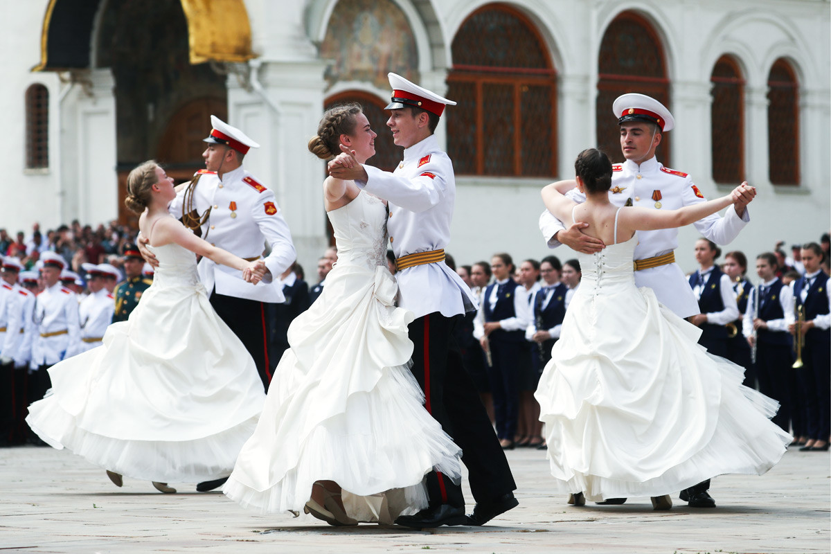 How Russian students celebrated graduation in 2019 (PHOTOS) - Russia Beyond